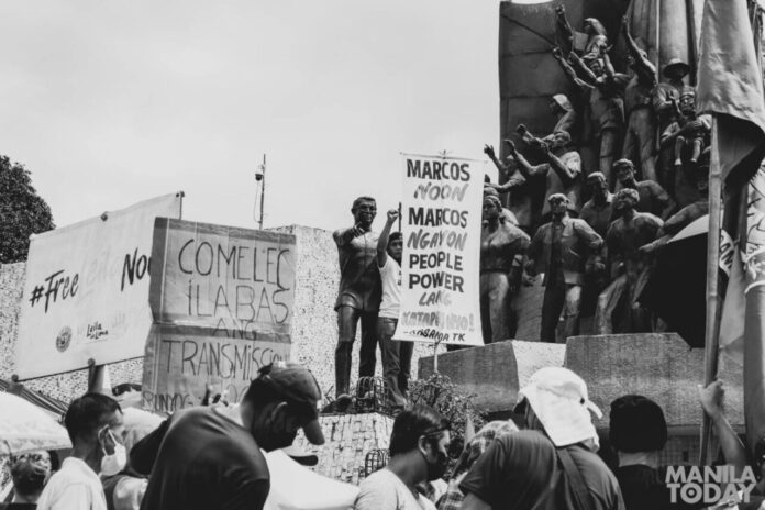 IN PHOTOS: EDSA People Power 37th anniversary - | Manila Today